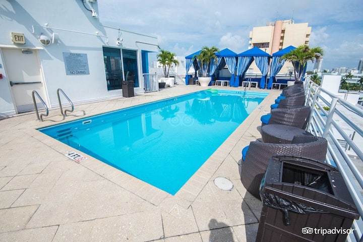 Ocean Drive - Rooftop Pool Party Scene Miami Beach - South Beach, FL