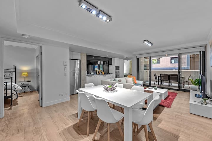 South Bank Central! ~ 2bed, 2bath, 1car, 2balcony - Brisbane