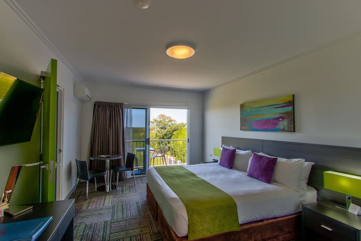 Mackay Oceanside Central Hotel Family King Suite - Mackay