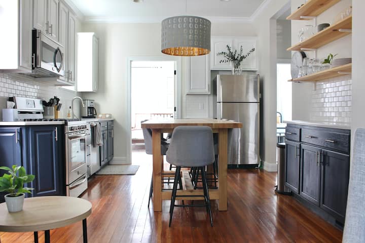 Charming King Bed Retreat, Great For Families! - St. Louis, MO