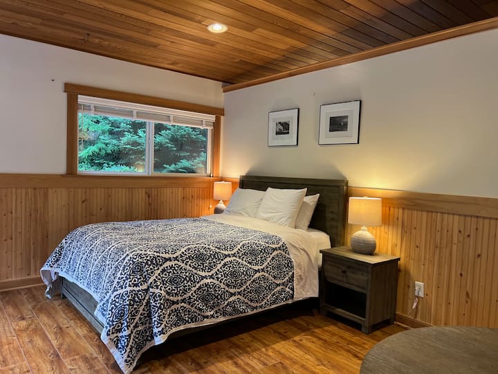 Pinewood Getaway - Freeland, WA