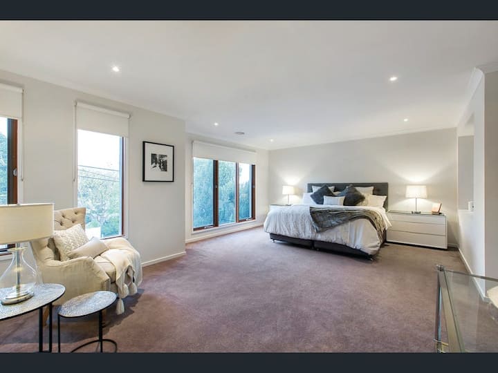 Pets Friendly Luxury 4br Homes With Garden + Wifi - Bendigo