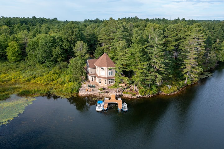 Luxury Waterfront 
Lake House - Alexandria Bay, NY