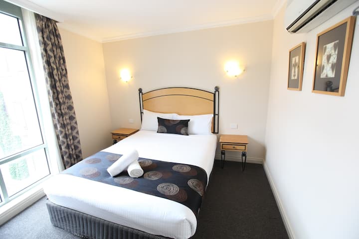 Two Bedroom Apartment | Melbourne Metropole - Melbourne