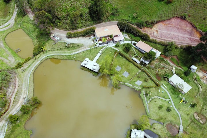 Finca Completa Con Lago Privado - Cerca A Guatapé - Marinilla