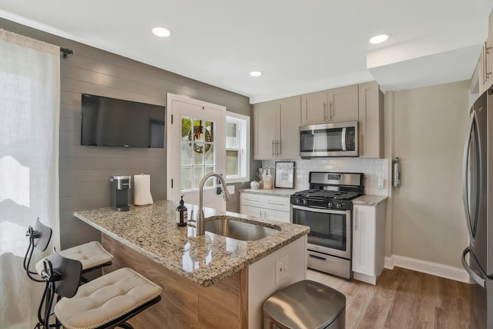 North Face | Private Ensuite Bath Near Metro - Washington, D.C.