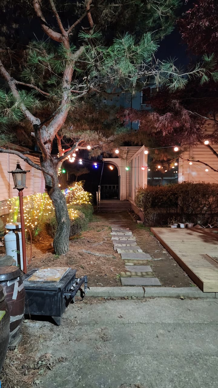 요한이네, 넓은 마당과 대형 바베큐 그릴 - 월롱면