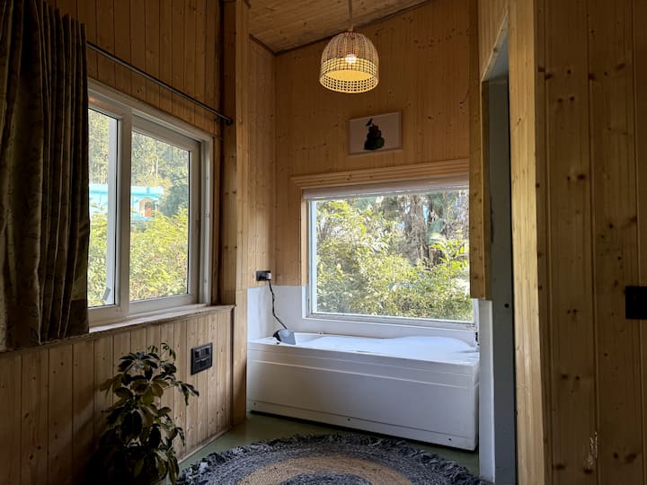 2br Pinewood Cottage W/pvt Jacuzzi, Shared Pool - Dehradun