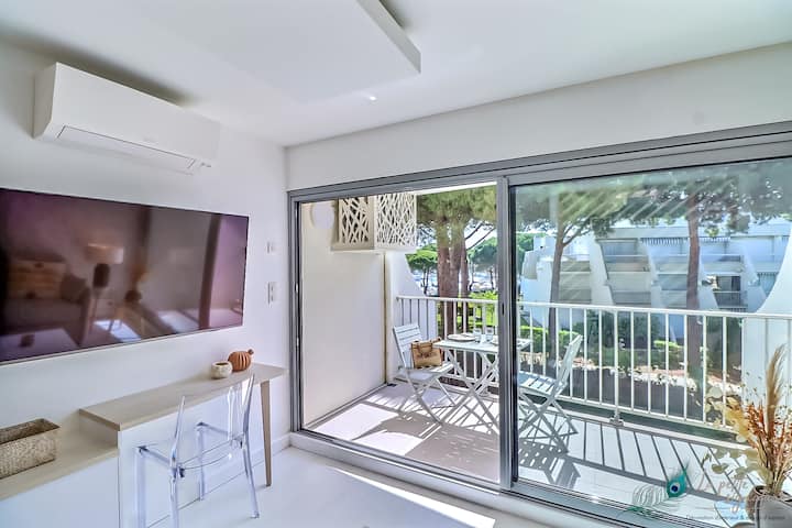 Studio Confort | Climatisé, Terrasse, Vue Marina - Plage Sud - Le Grau-du-Roi