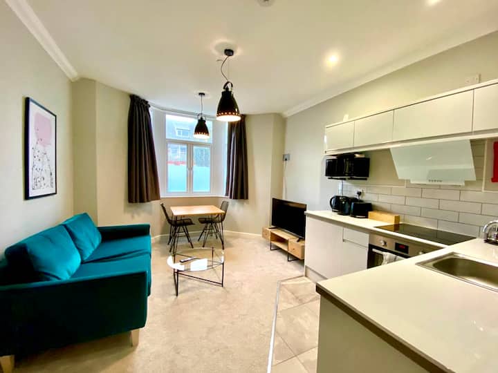 Chic Ground Floor Flat In Popular Neighbourhood - Cardiff