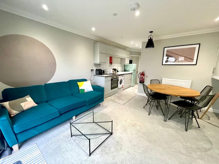 Garden Apartment, Ideal Location For Cardiff - Cardiff