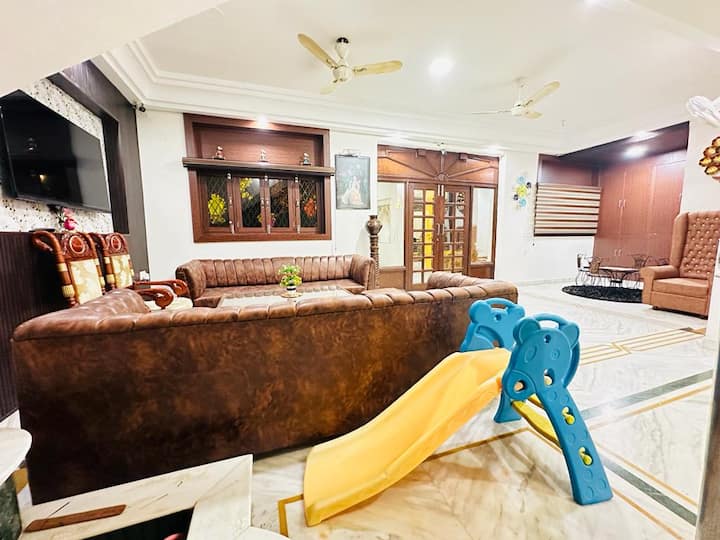 Luxury And Friendly Stay With Terrace Taj View - Agra