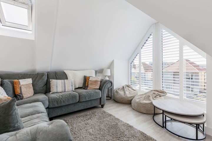 The Little Beach Base – 2br + Parking - Dorset