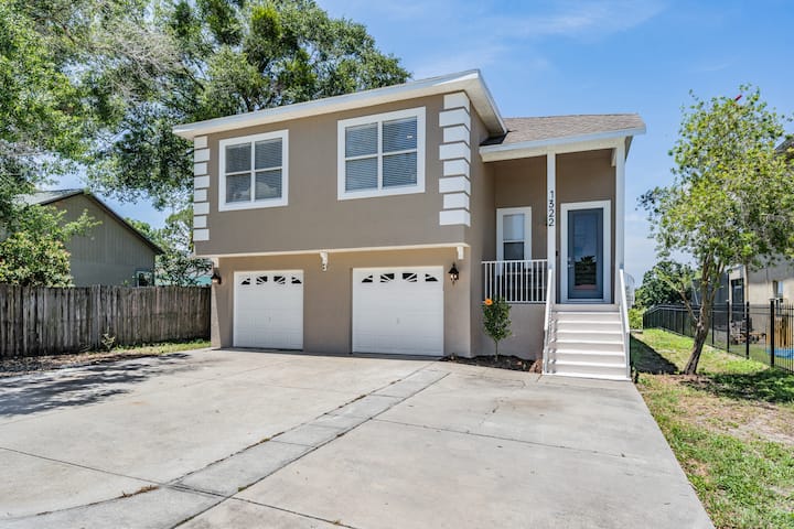 Lakeview Unit Close To Beach! - Tarpon Springs, FL
