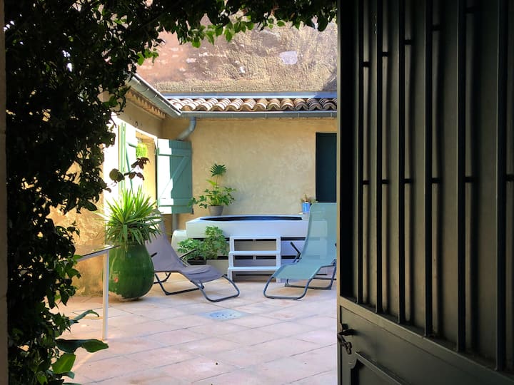 Chambre Avec Salle De Bain Privative - Nîmes
