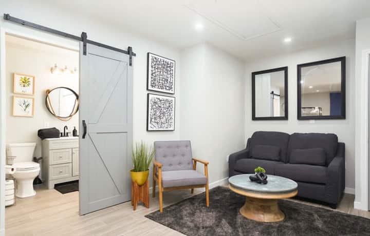 Woof! Pet Friendly, Private Yard - San Antonio, TX