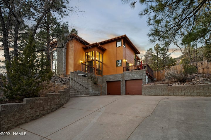 Skyline Pines & Mountain Retreat -Views & Hot Tub! - Flagstaff, AZ