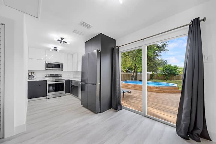 Centric & Modern Home With  Private Pool - Fort Lauderdale