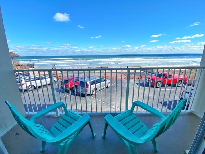 Gorgeous Ocean Front W/ Private Balcony In Daytona - Daytona Beach, FL