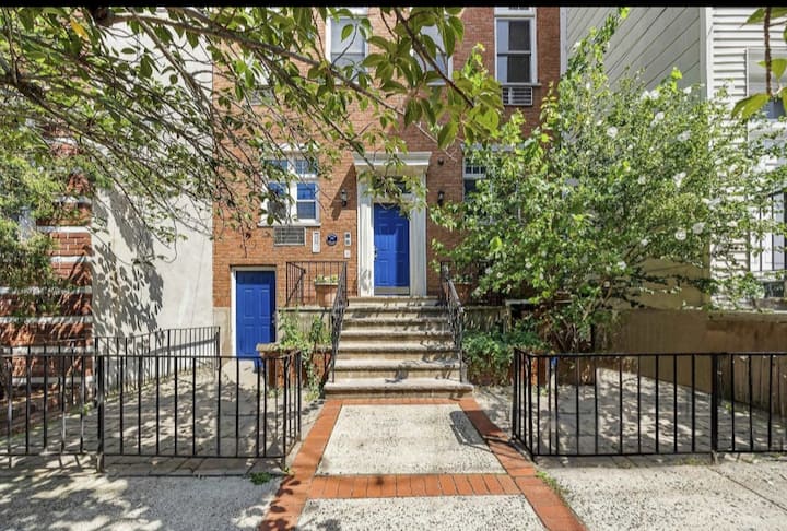 Hoboken 1st Floor 2 Bedrooms W/ Private Backyard - Hoboken, NJ