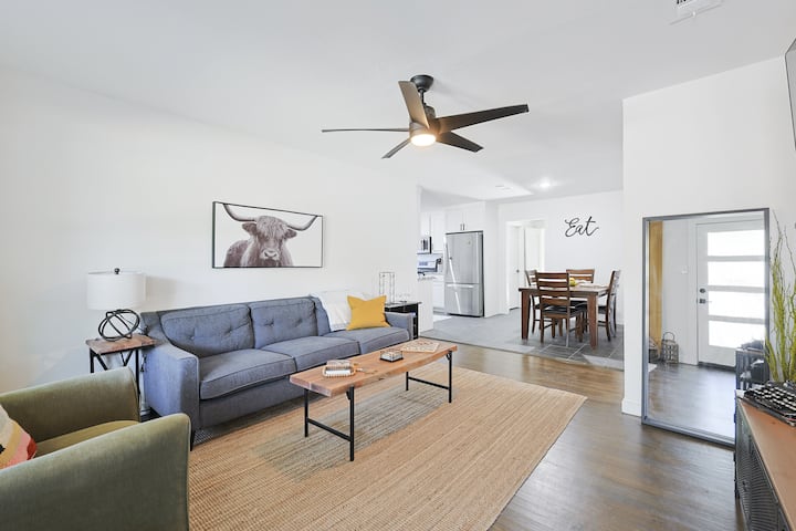3 Bdrm In Arlington's Heartbeat! - Arlington, TX
