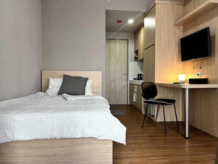 For Solo Traveler Great Pool & Wi-fi At Akasa Bsd - Jakarta