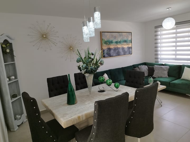 Bonita Casa Nueva Con Amenidades - León