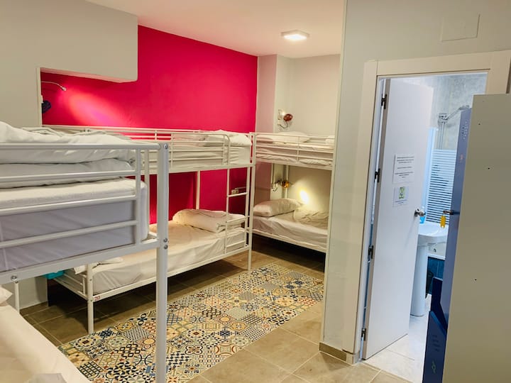 Habitación Hostel Privada Centro Para 6 Con Baño - Granada, Spain