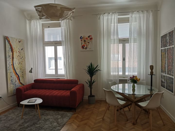 Downtown 2 Bdr Charm: Walk To All Attractions - Bratislava