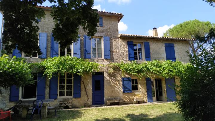 Chambre + Espace Repas Dans Maison De Caractère - Melle, France