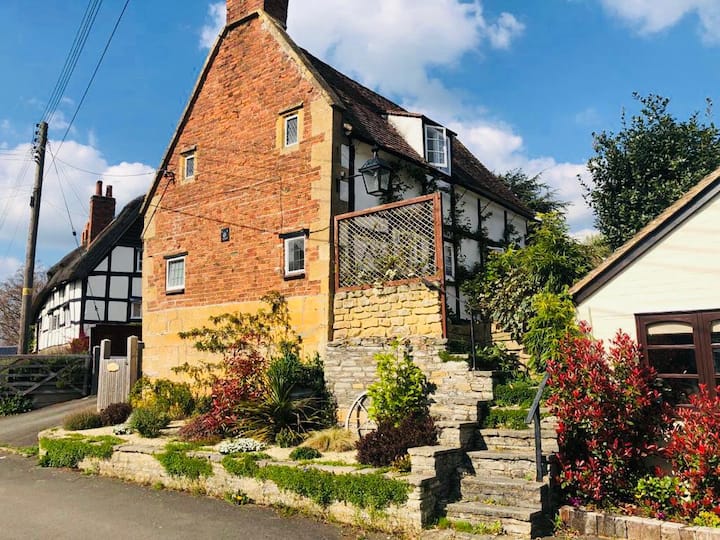 Chocolate Box Cottage Near The Cotswolds - Cotswolds