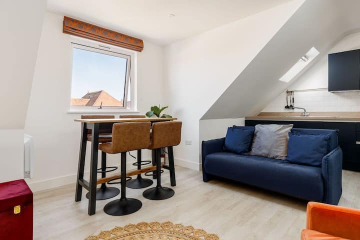 Modern 1 Bed Seaside Apartment - Bournemouth