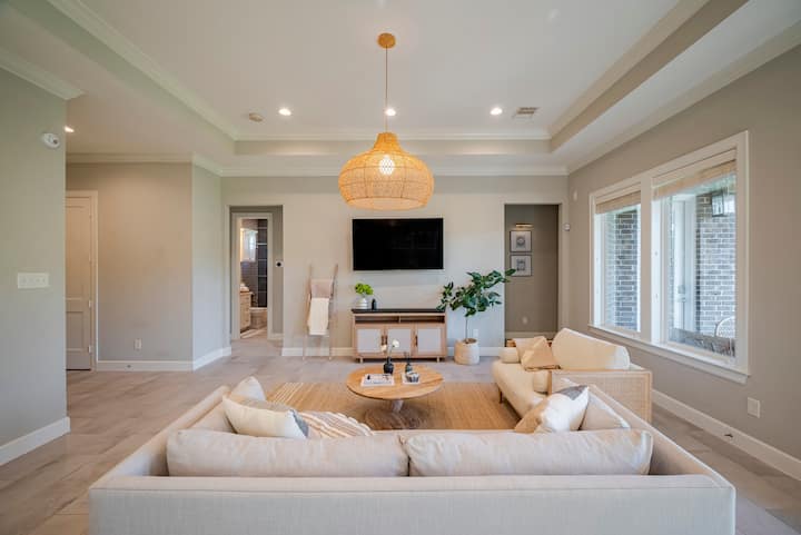 Designer's Home: Modern Organic W/ Patio @ Heights - Houston, TX