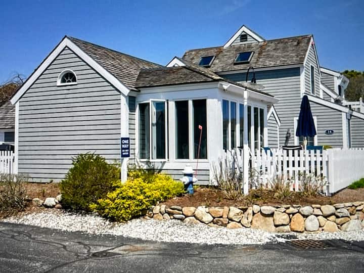 Quaint Maushop Cottage - 1 Bed - Martha's Vineyard, MA