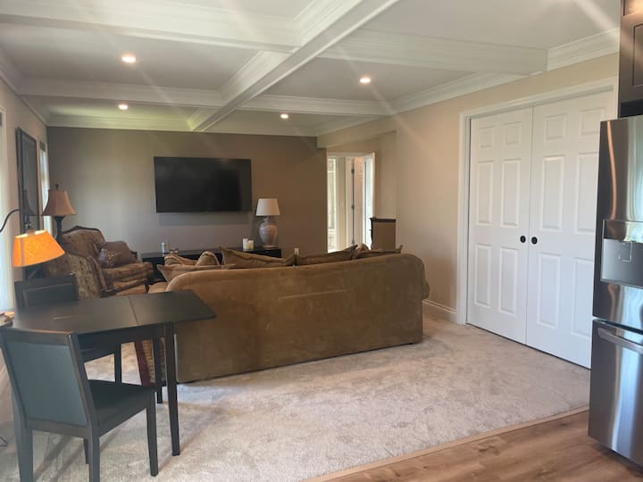 Stylish Executive Suite - Ocean View And Parking - Nanaimo