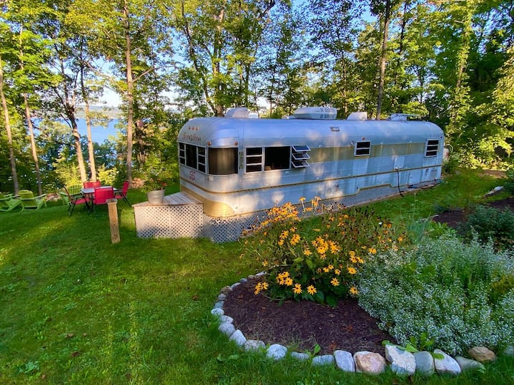 Vintage Camper Overlooking Seneca Lake - Finger Lakes, NY