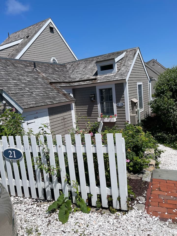 Maushop Cozy One Bedroom - Mashpee, MA