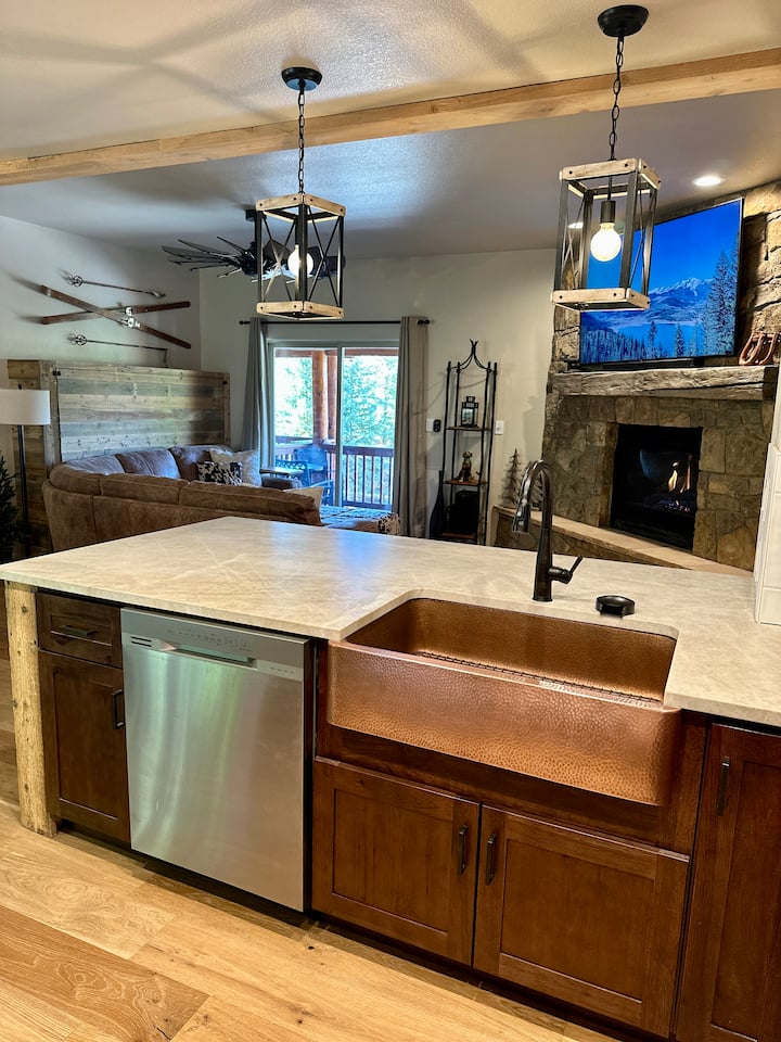 Red Buffalo Lodge Dillon Co. 30 Min 6 Ski Resorts! - Dillon, CO