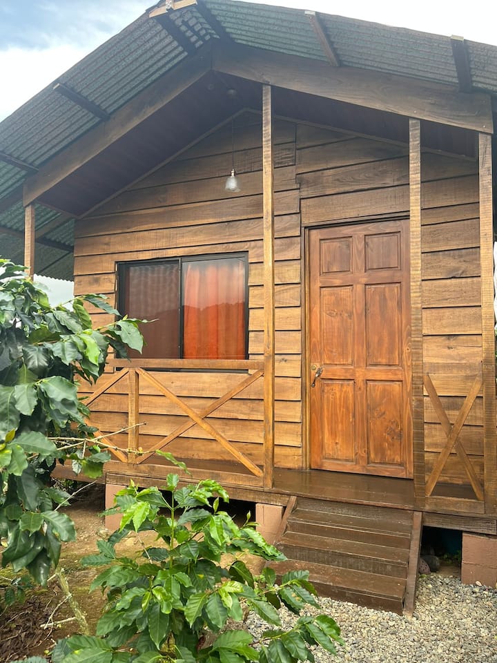 Cabañas La Pochita. - Turrialba