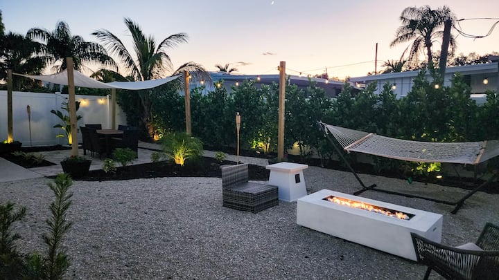 Stunning 2br W/ Private Patio In Great Location - Bonita Springs, FL