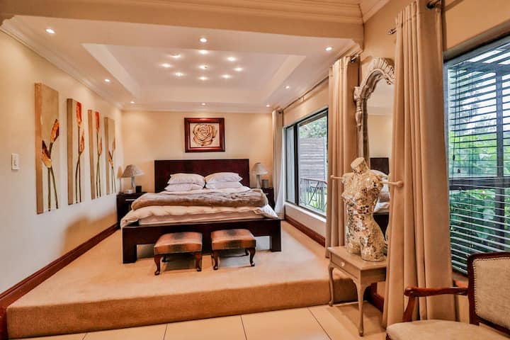 Value For Money, Queen Bed, Clean, &
Pool Views1 - Germiston