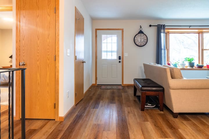 Convenient & Cozy Haven. Attached Garage Parking! - Hastings, MN