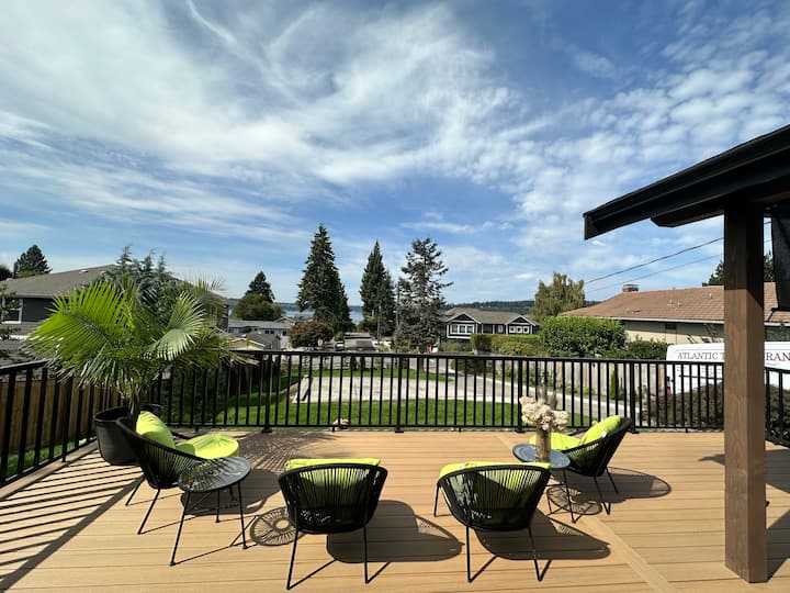 Beautiful Lake View Villa - Renton, WA