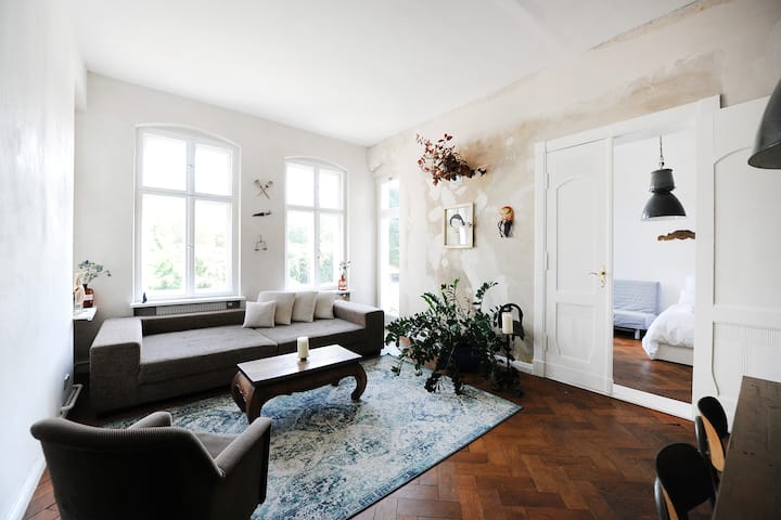 Spacious Bohemian Apartment Facing Viktoria Park - Berlin