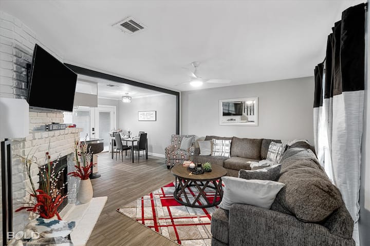 Bayou Getaway - Gated Townhome W/ King Bed - Shreveport, LA