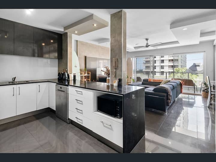 Beach Getaway - Awesome Location - Broadbeach