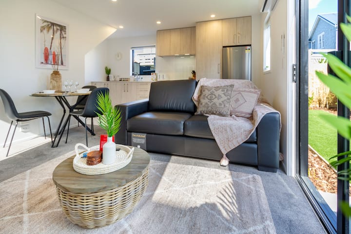 Coastal Sands Escape 1 Bed 1 Bath With Sofa Bed - Christchurch