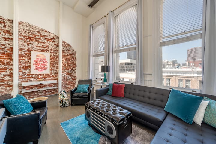 Large Stylish Loft In Gaslamp, 5 Beds W/ 1 Parking - San Diego, CA