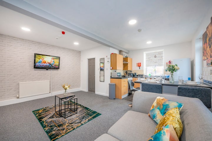 Stylish Apartment With Garden In West Yorkshire - Leeds