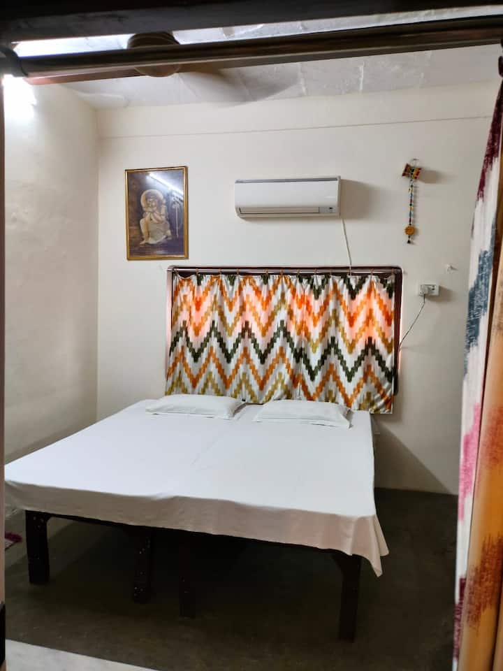Ram Niwas,5. A Deluxe Room Near Ghats - Varanasi